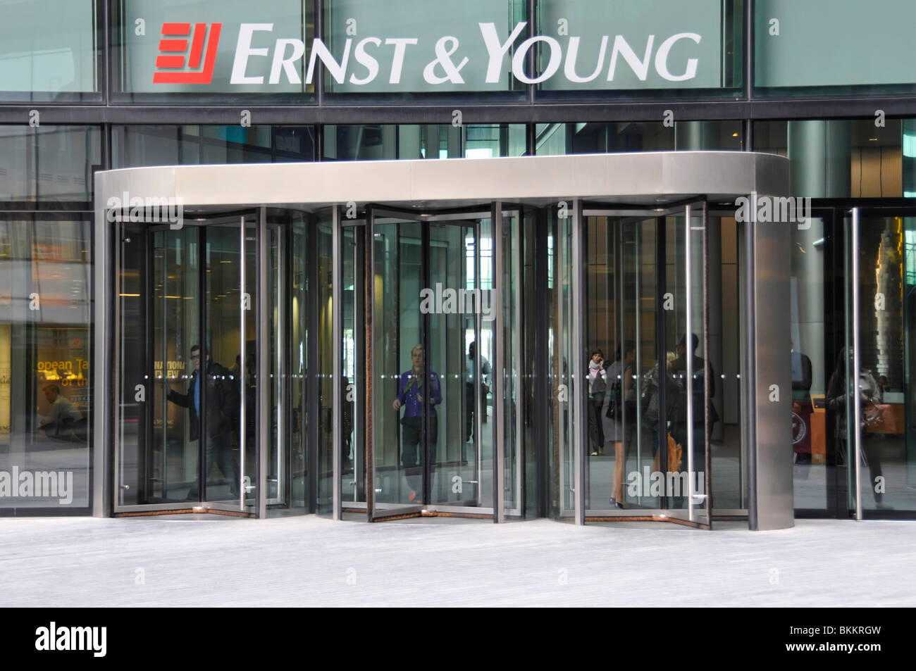 Ernst and young building hi-res stock photography and images - Alamy