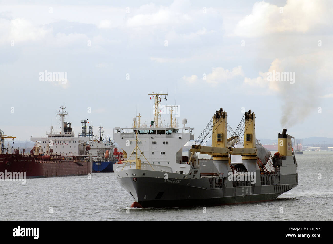 Heavy cargo ship hi-res stock photography and images - Alamy