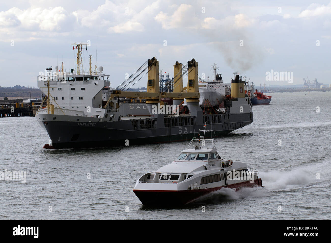 Heavy lift cargo ship hi-res stock photography and images - Alamy