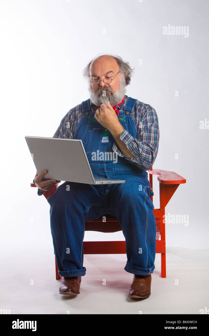 Man on computer hi-res stock photography and images - Alamy