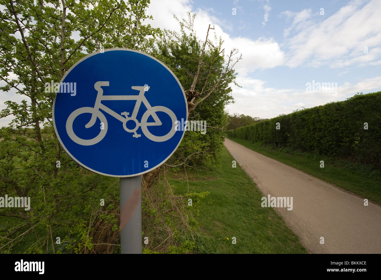 Cycle sign hi-res stock photography and images - Alamy