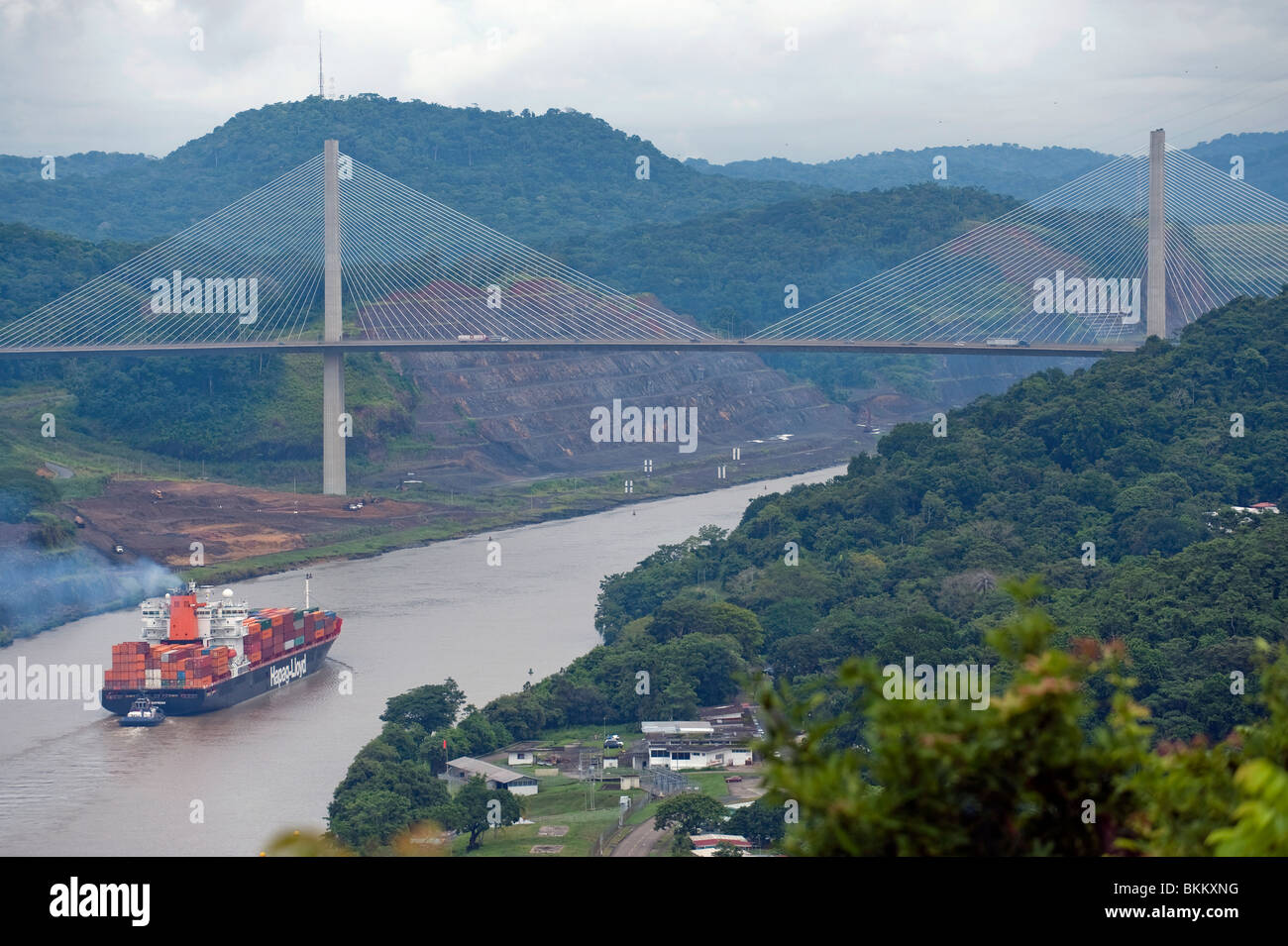 Panama canal gaillard cut bridge hi-res stock photography and images ...
