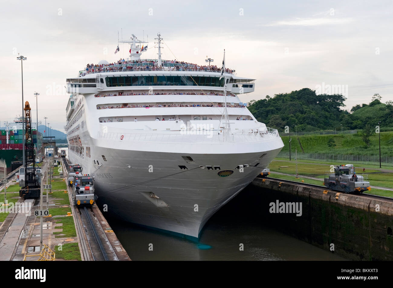 Container transiting panama canal hi-res stock photography and images ... Container transiting panama canal hi-res stock photography and images ...