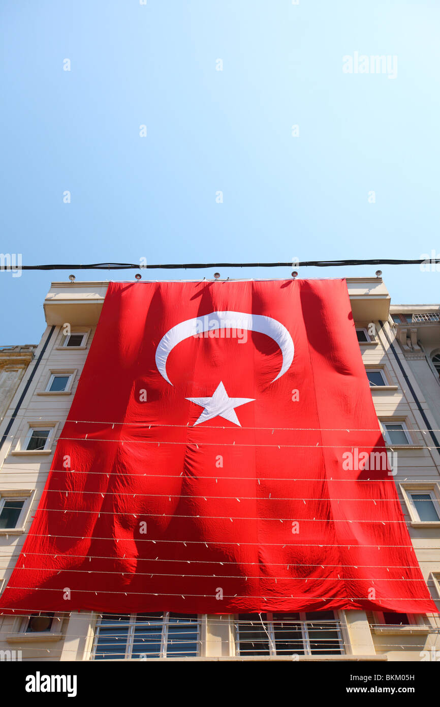 Turkey, Istanbul, Turkish national flag Stock Photo - Alamy