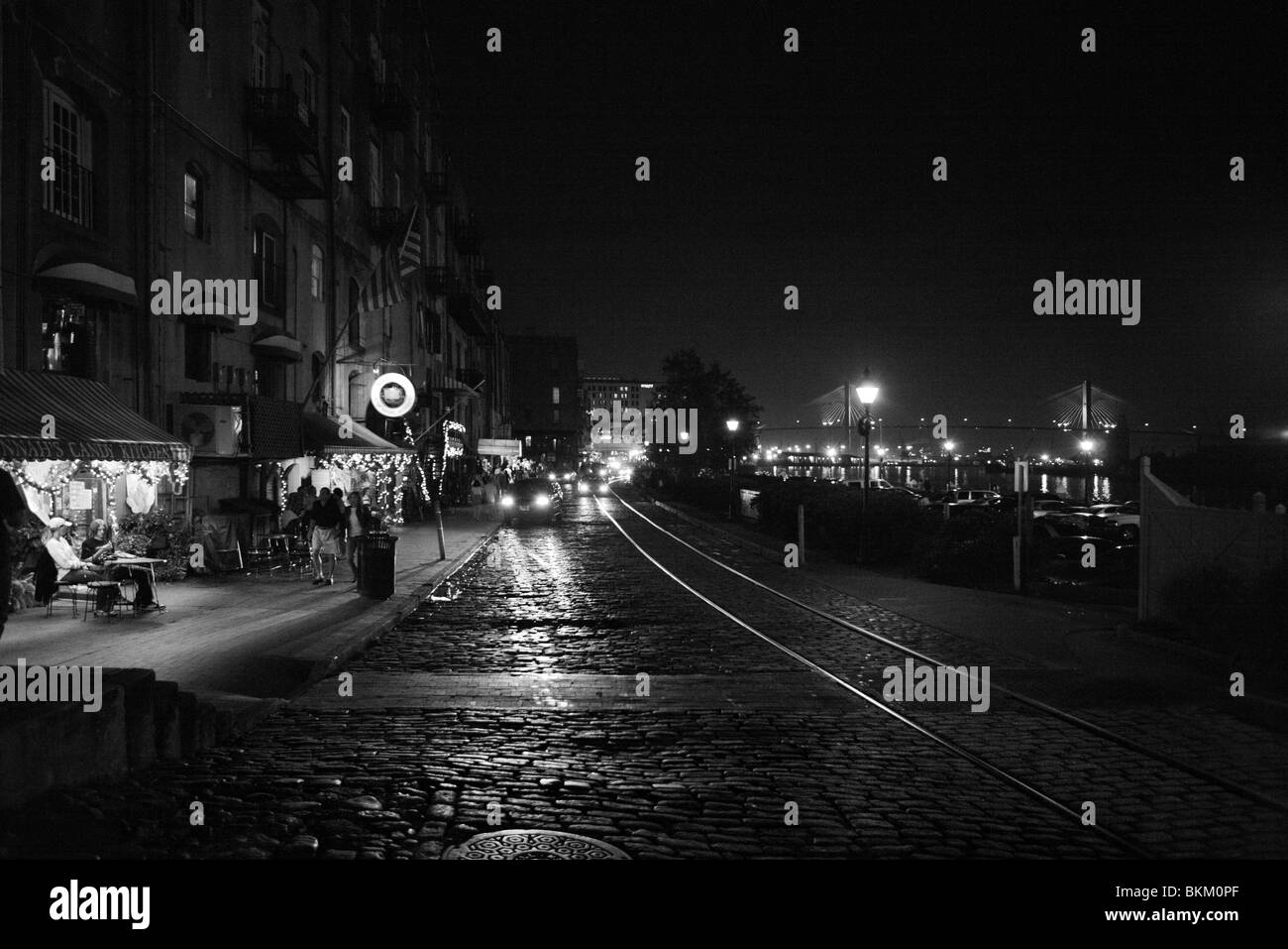 River street night in savannah hi-res stock photography and images - Alamy