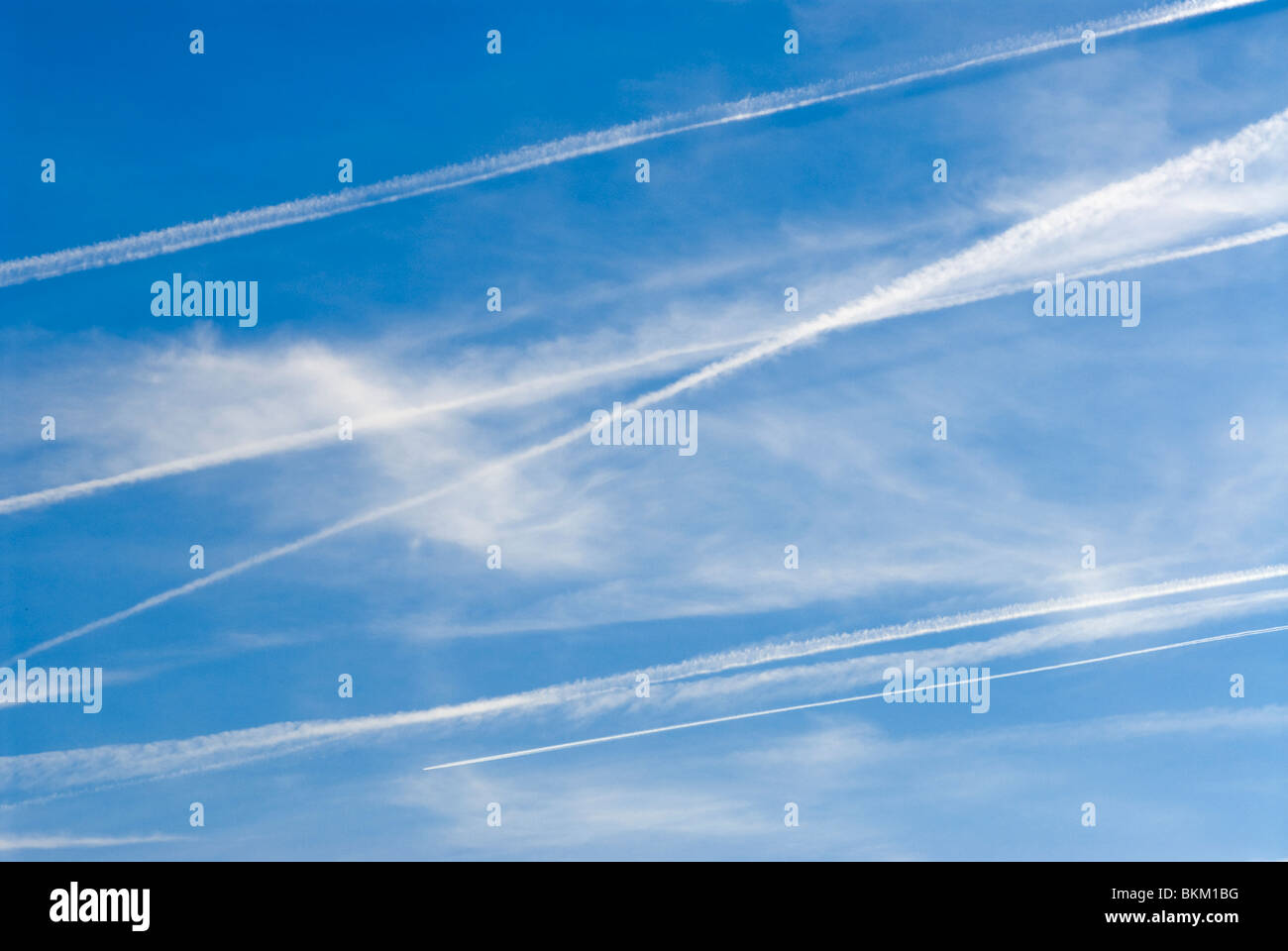 Sky vapour trails hi-res stock photography and images - Alamy