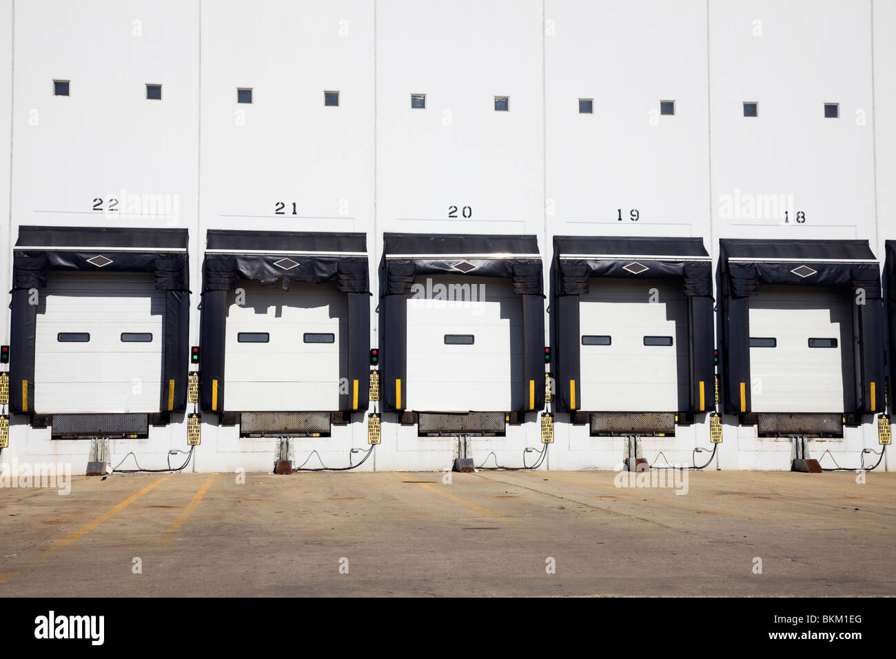 Empty Loading Dock - industrial district Stock Photo - Alamy