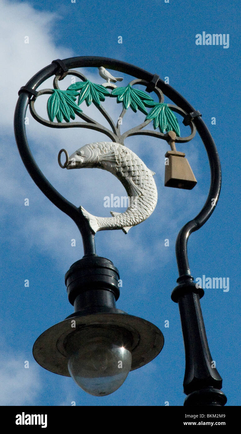 Glasgow Coat of Arms Symbols on lamp post Cathedral Square Glasgow ...