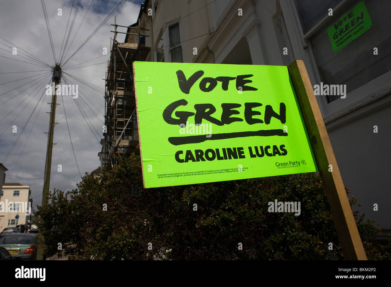 Green Party vote sign outside terraced house in Brighton's Pavillion ...