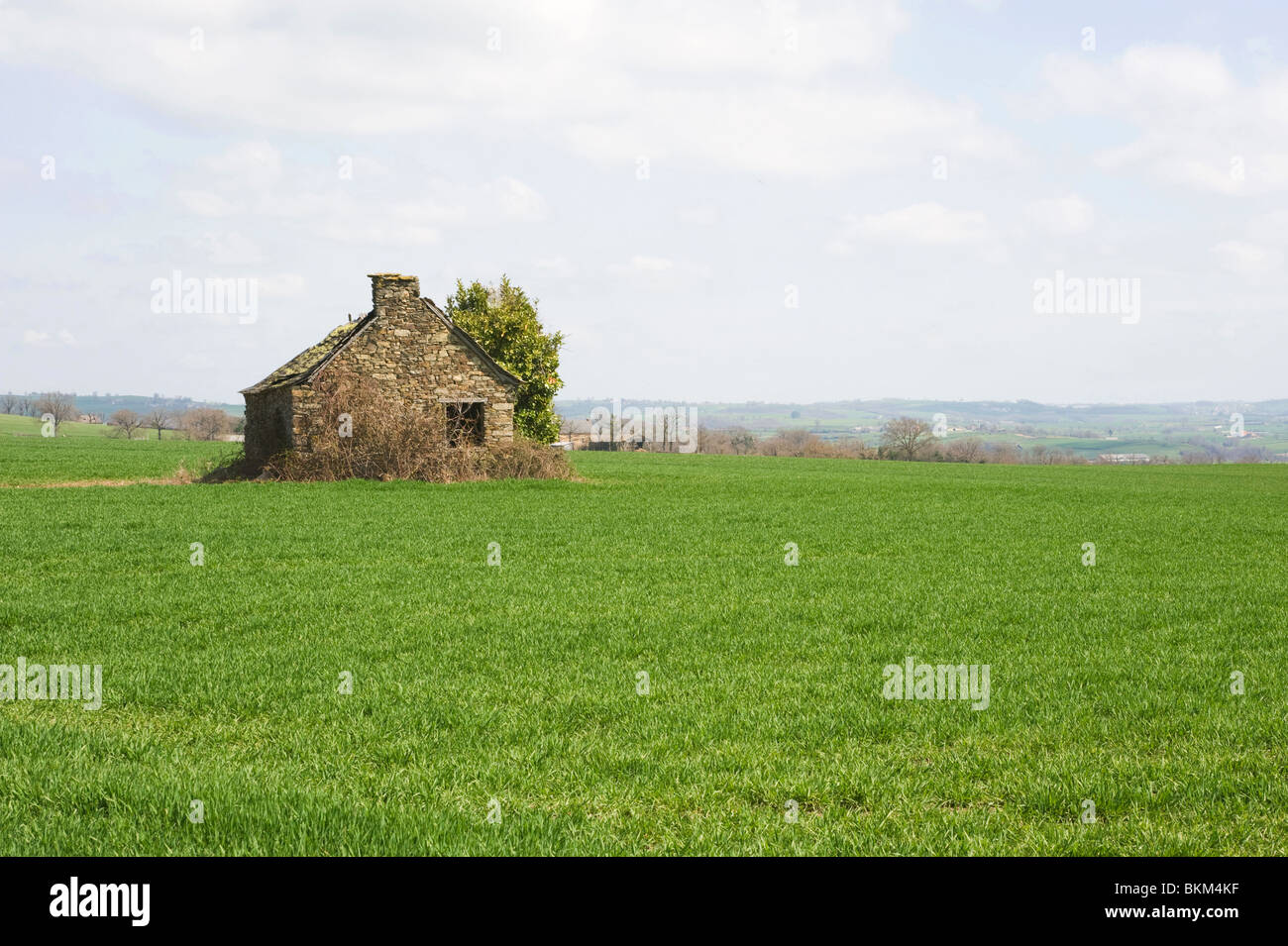 Old roofless barn hi-res stock photography and images - Alamy