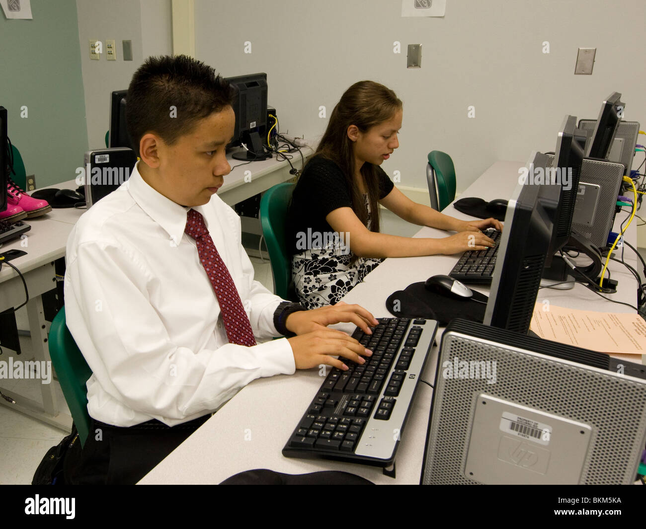Girl keyboards computer hi-res stock photography and images - Alamy