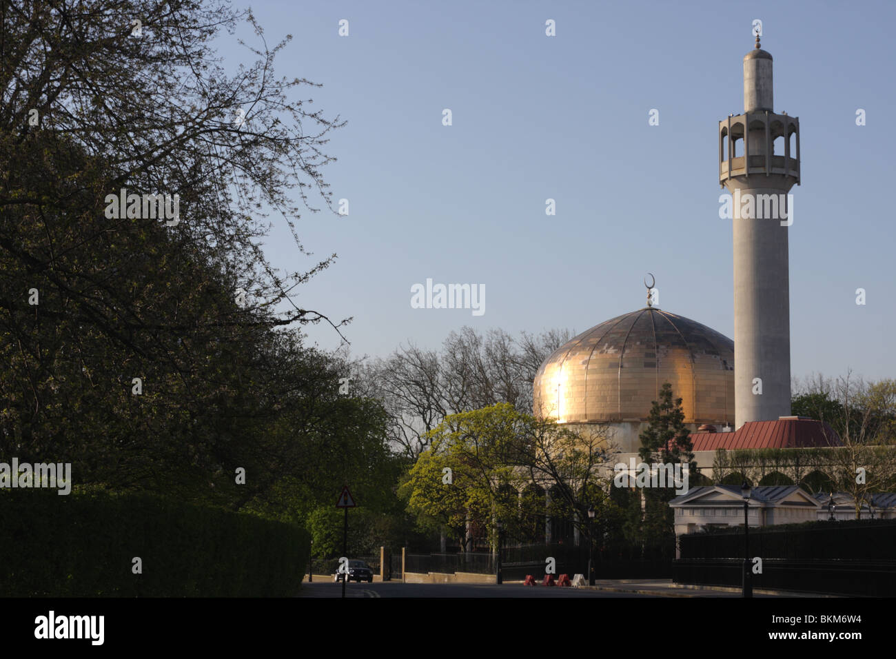 Regents park mosque architecture hi-res stock photography and images ...