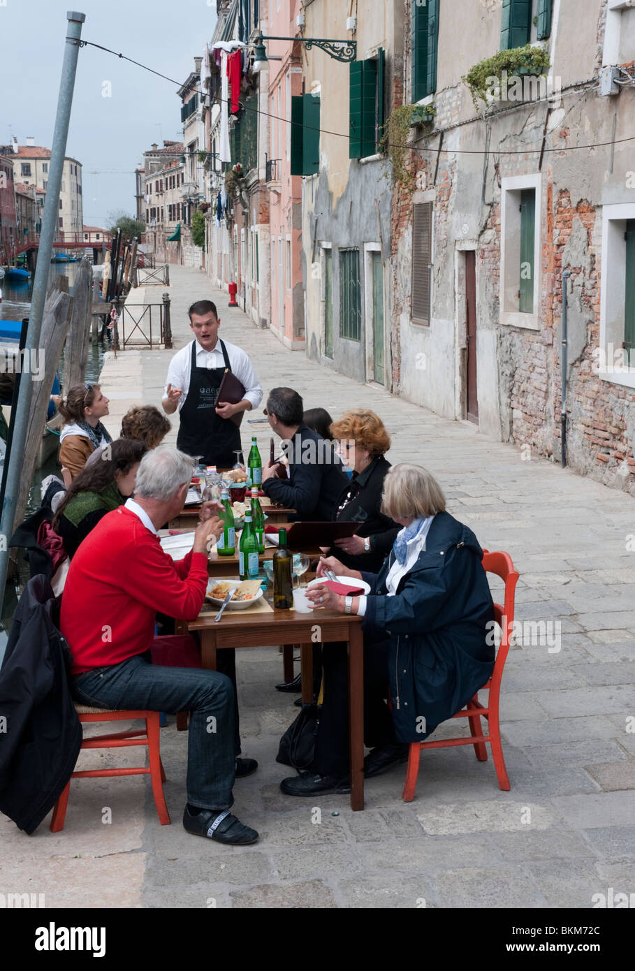 Italy venice street cafe hi-res stock photography and images - Alamy