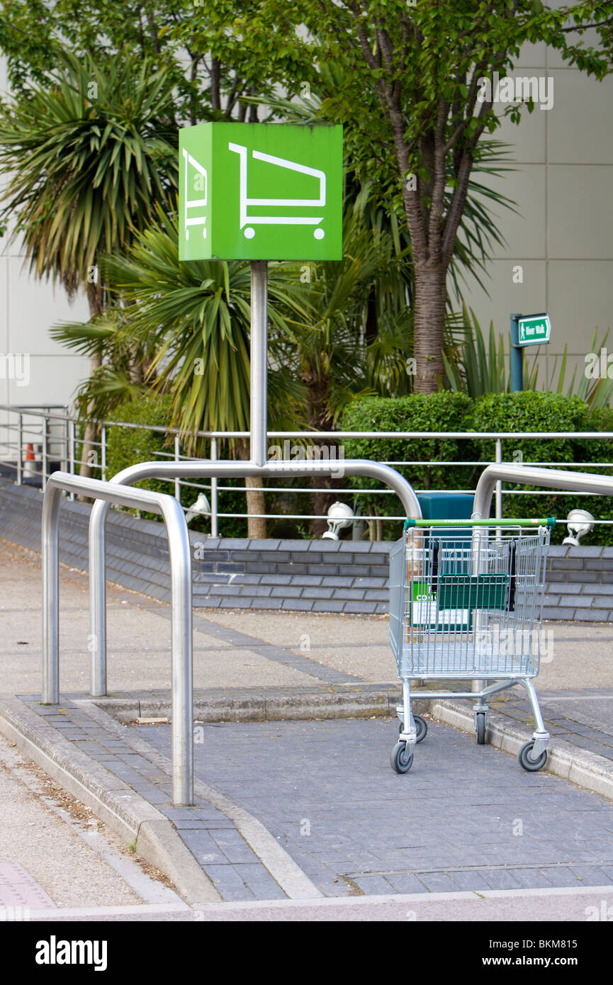 Shopping trolley collection point Stock Photo - Alamy