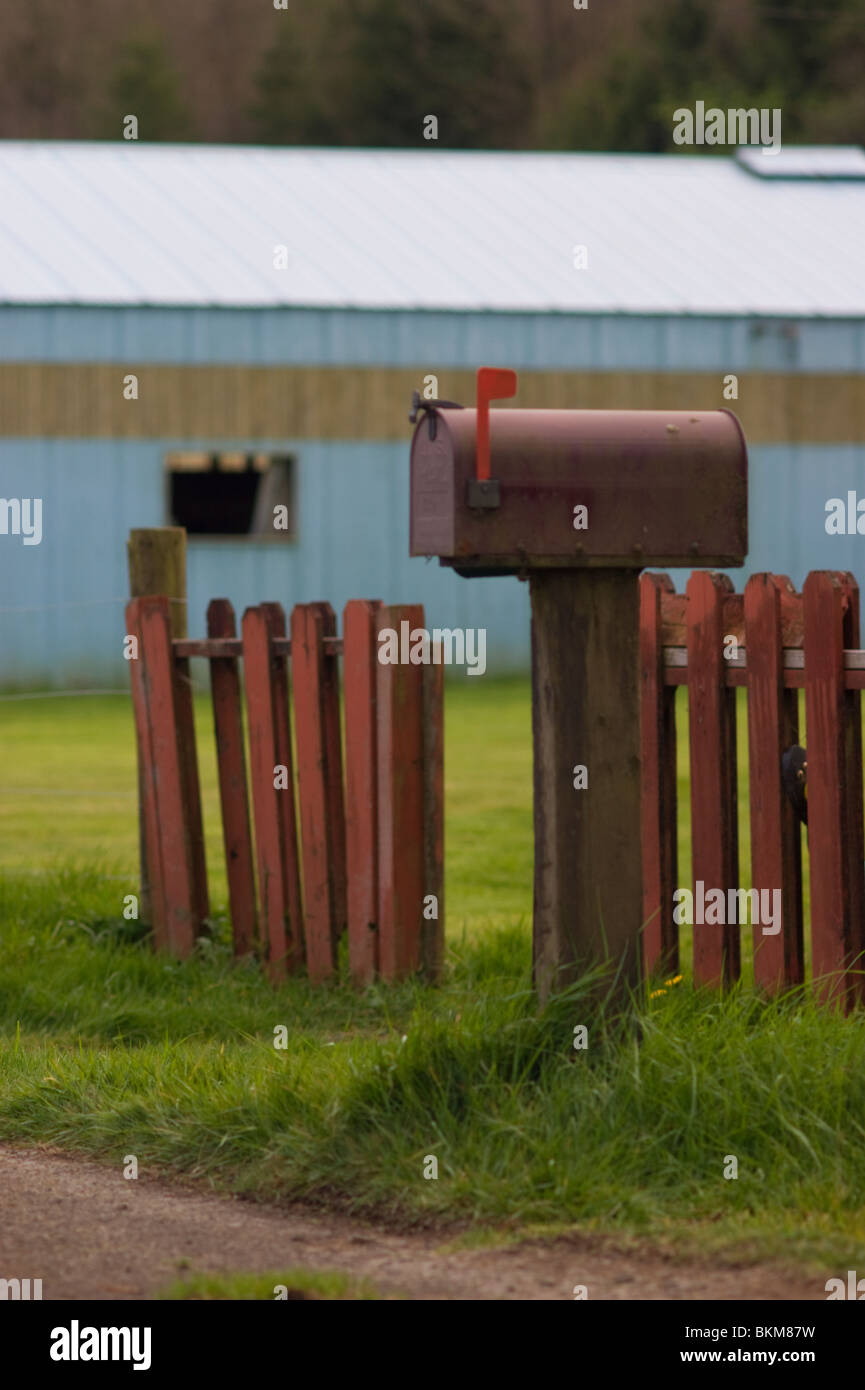Rural mailbox hi-res stock photography and images - Alamy