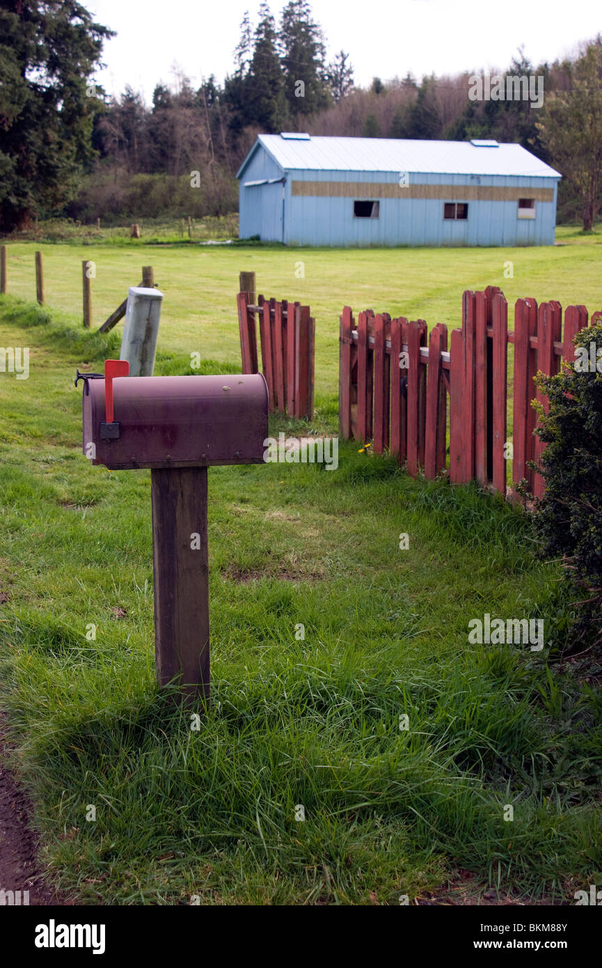 Rural mailbox hi-res stock photography and images - Alamy