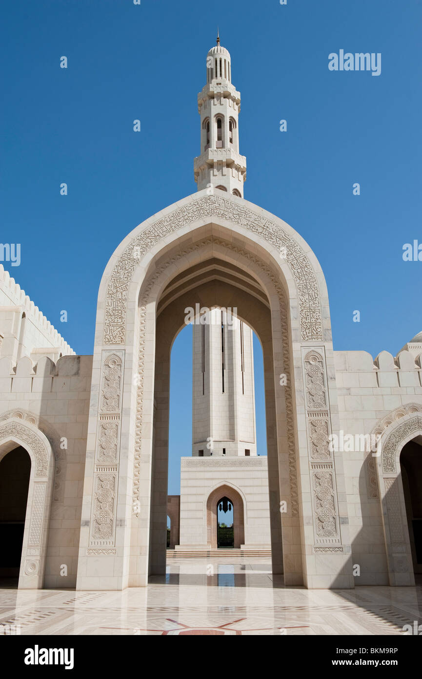 The Courtyard Area and Minaret in Sultan Qaboos Grand Mosque, Muscat ...