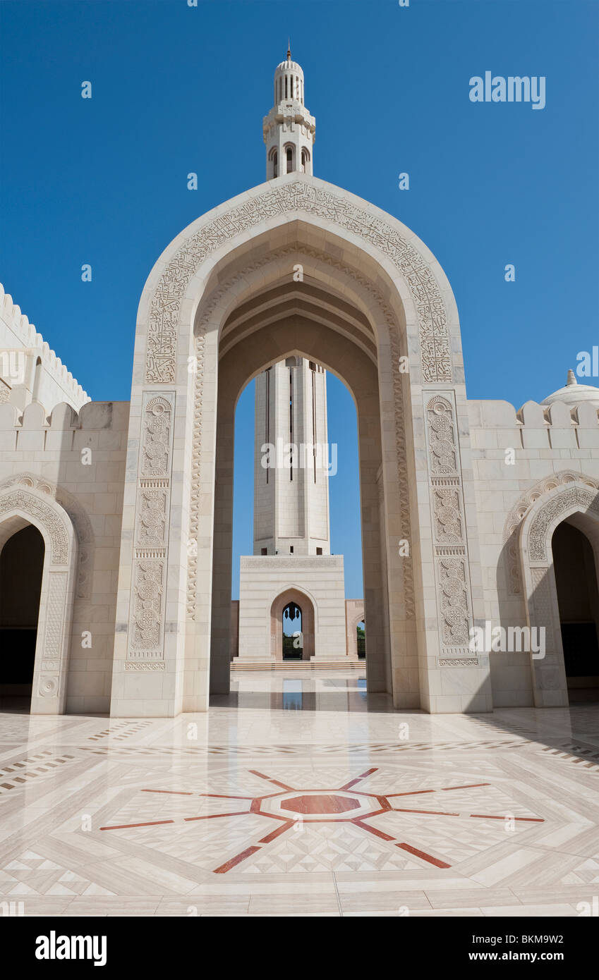 The Courtyard Area and Minaret in Sultan Qaboos Grand Mosque, Muscat ...