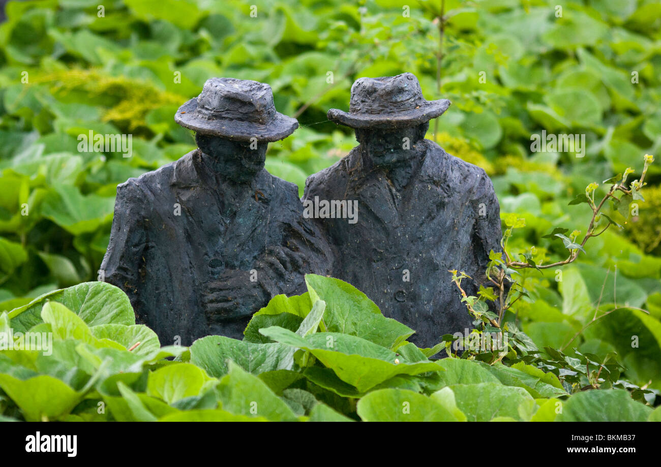 Two men statues hi-res stock photography and images - Alamy