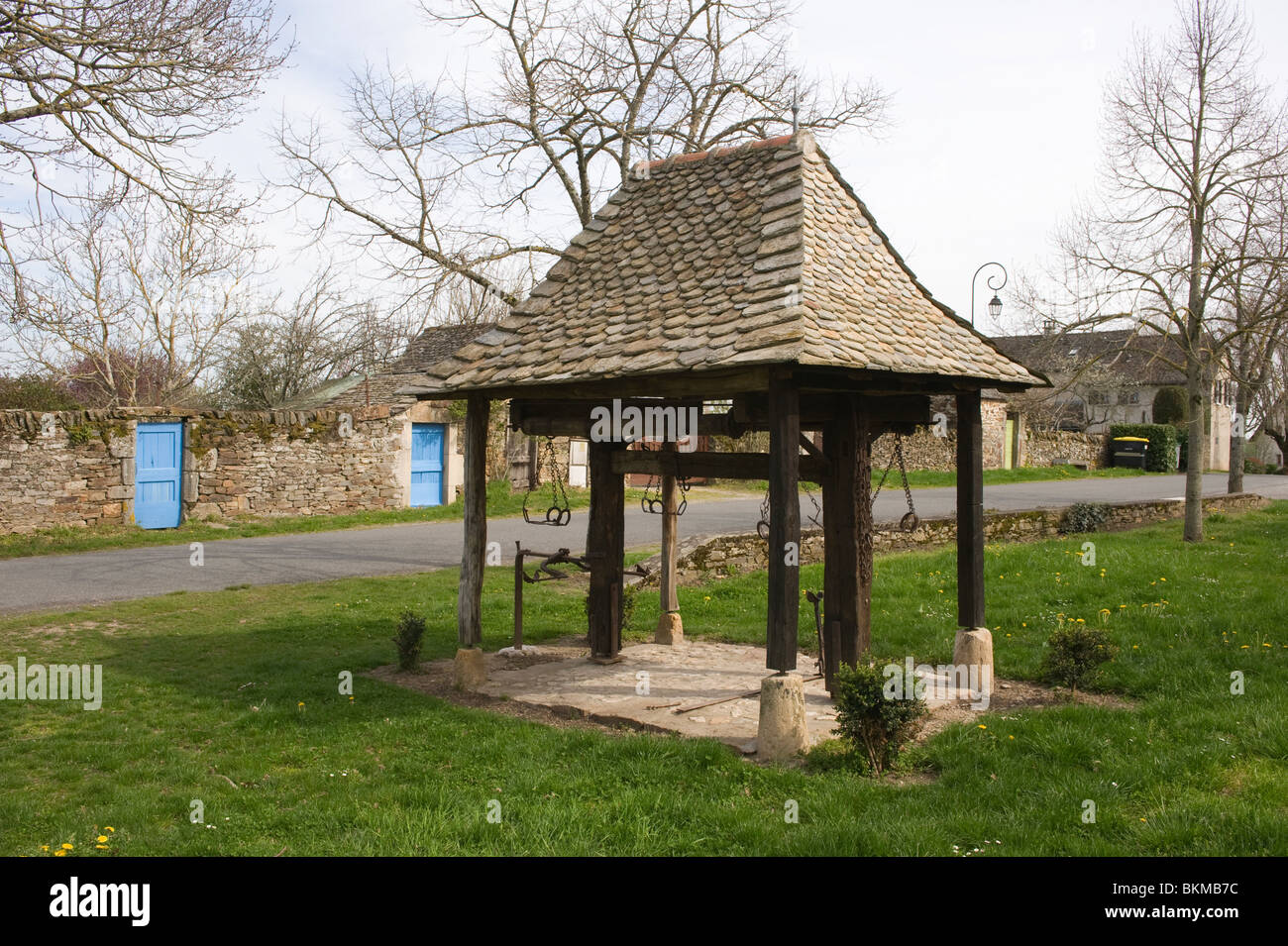 Travail a Ferrer or Covered Blacksmiths Tether to Hold Farm Animals ...