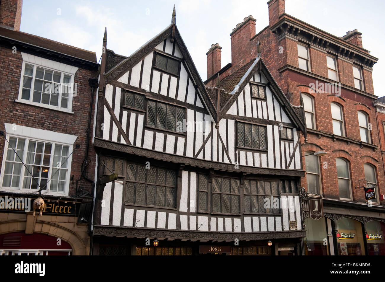 Medieval building hi-res stock photography and images - Alamy