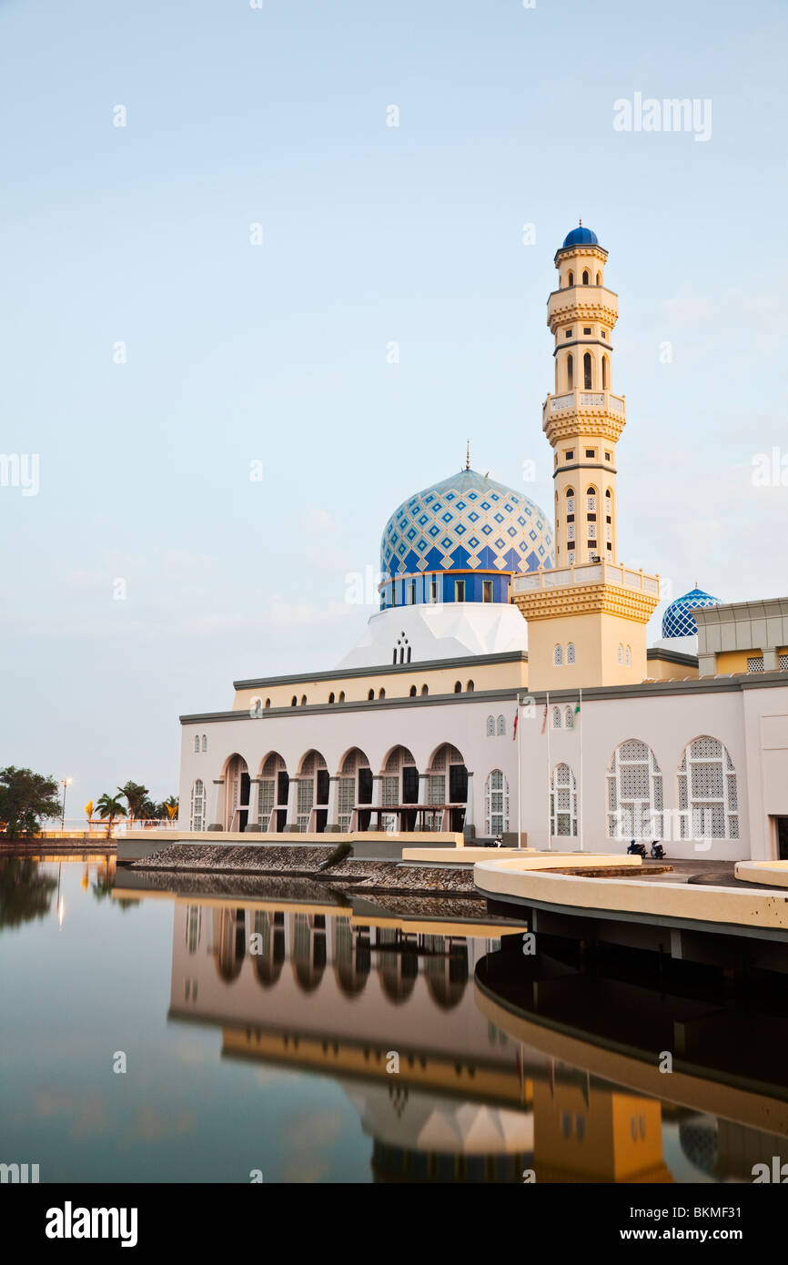 The Kota Kinabalu City Mosque. Likas Bay, Kota Kinabalu, Sabah, Borneo ...