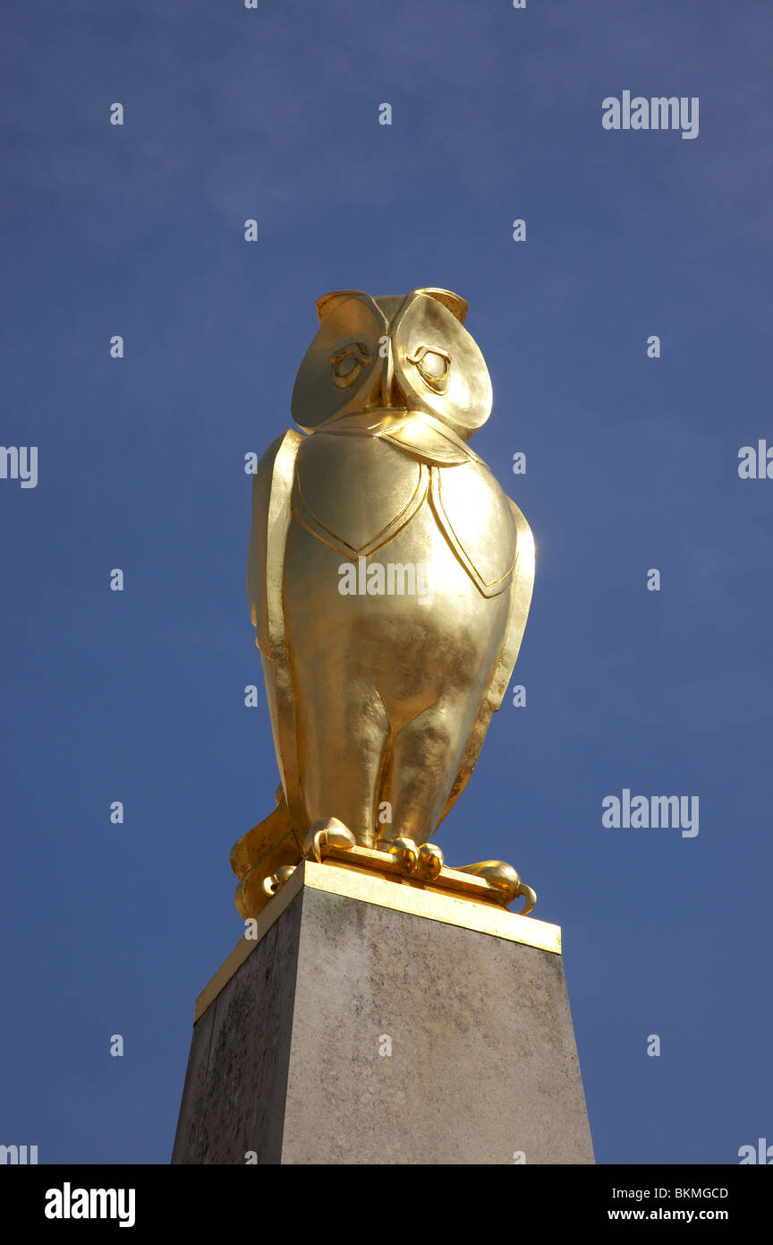 Leeds symbol hi-res stock photography and images - Alamy
