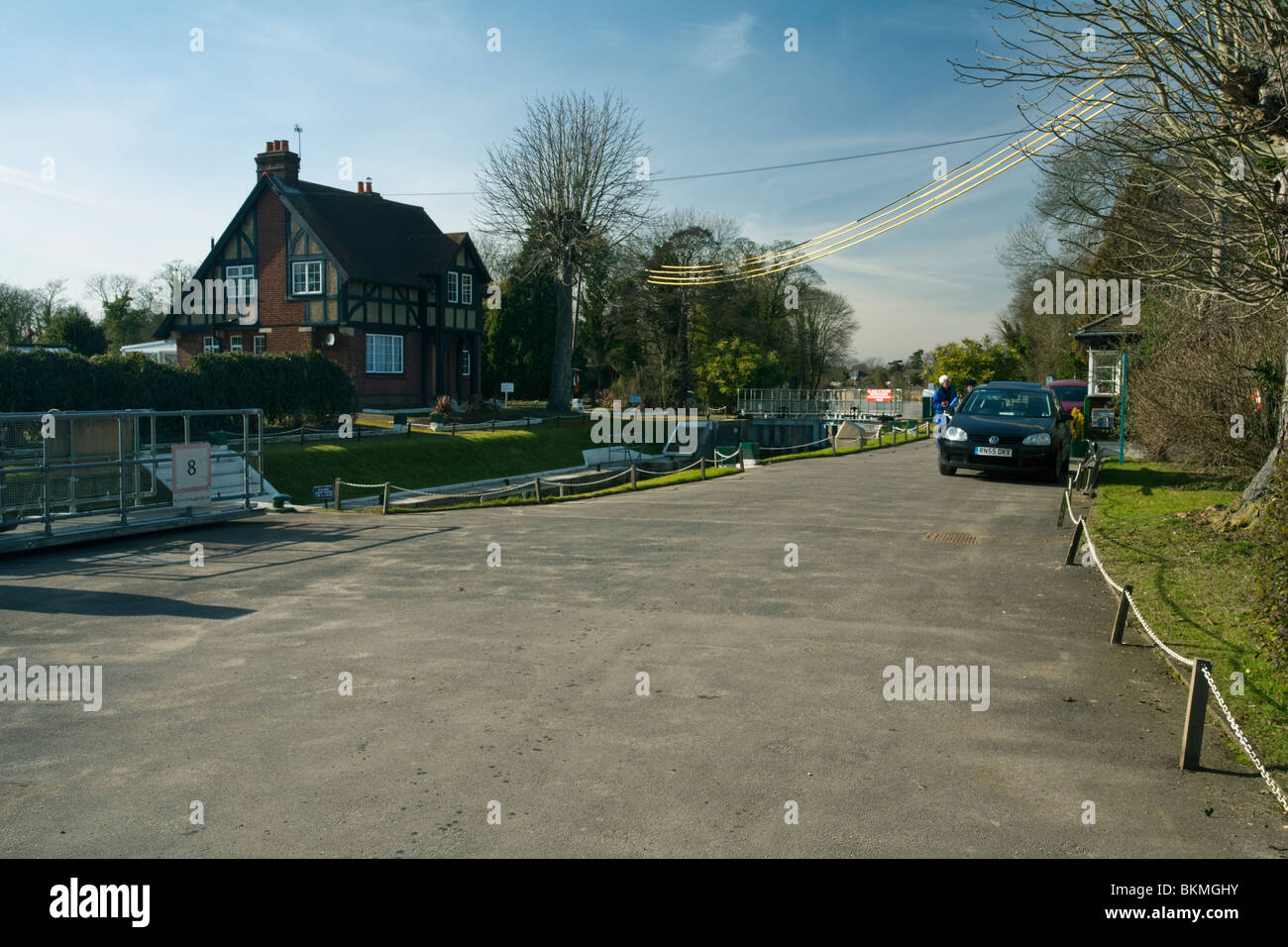 Bray Lock and Weir on the River Thames, Berkshire, Uk Stock Photo - Alamy