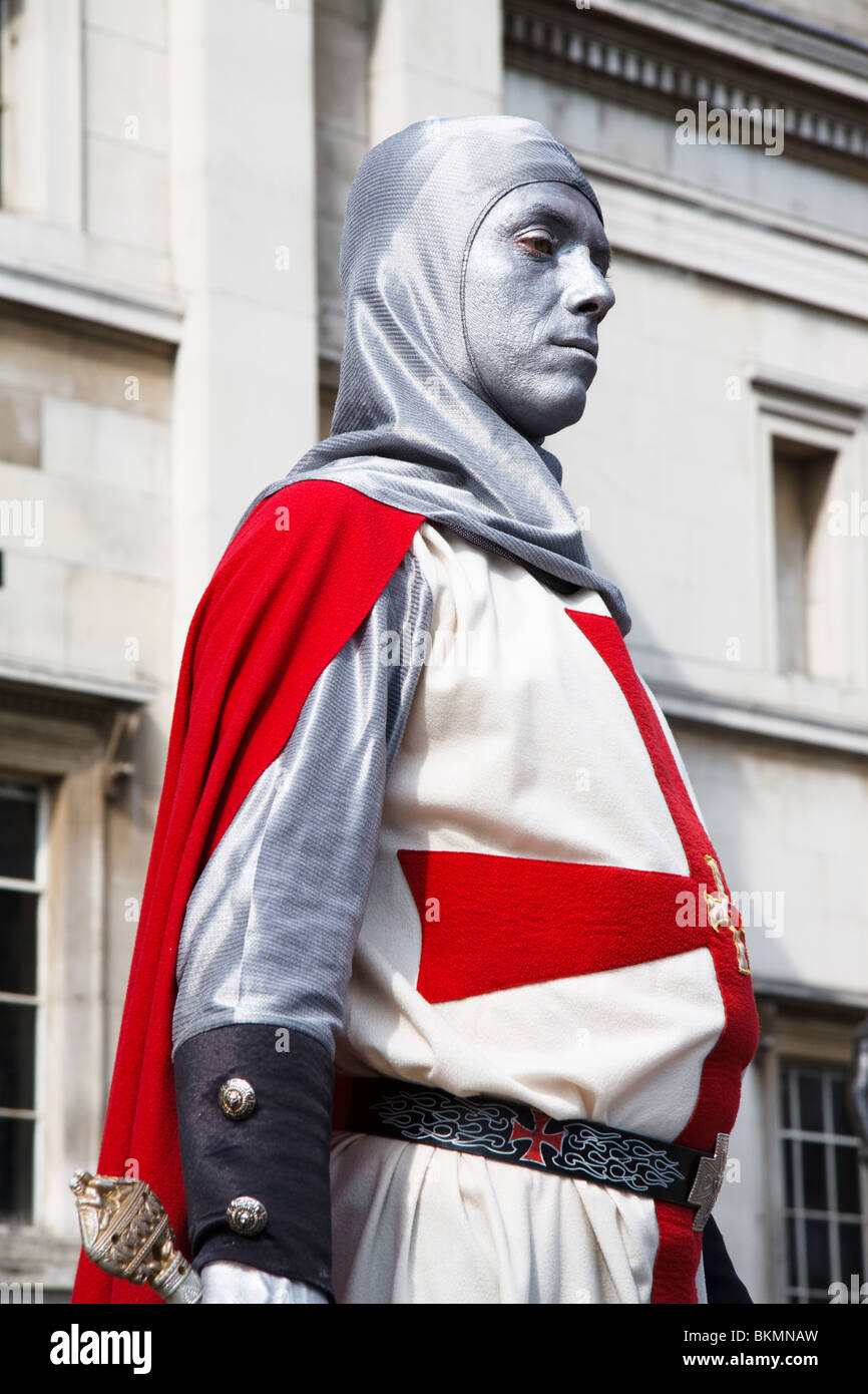 Living statue london hi-res stock photography and images - Alamy