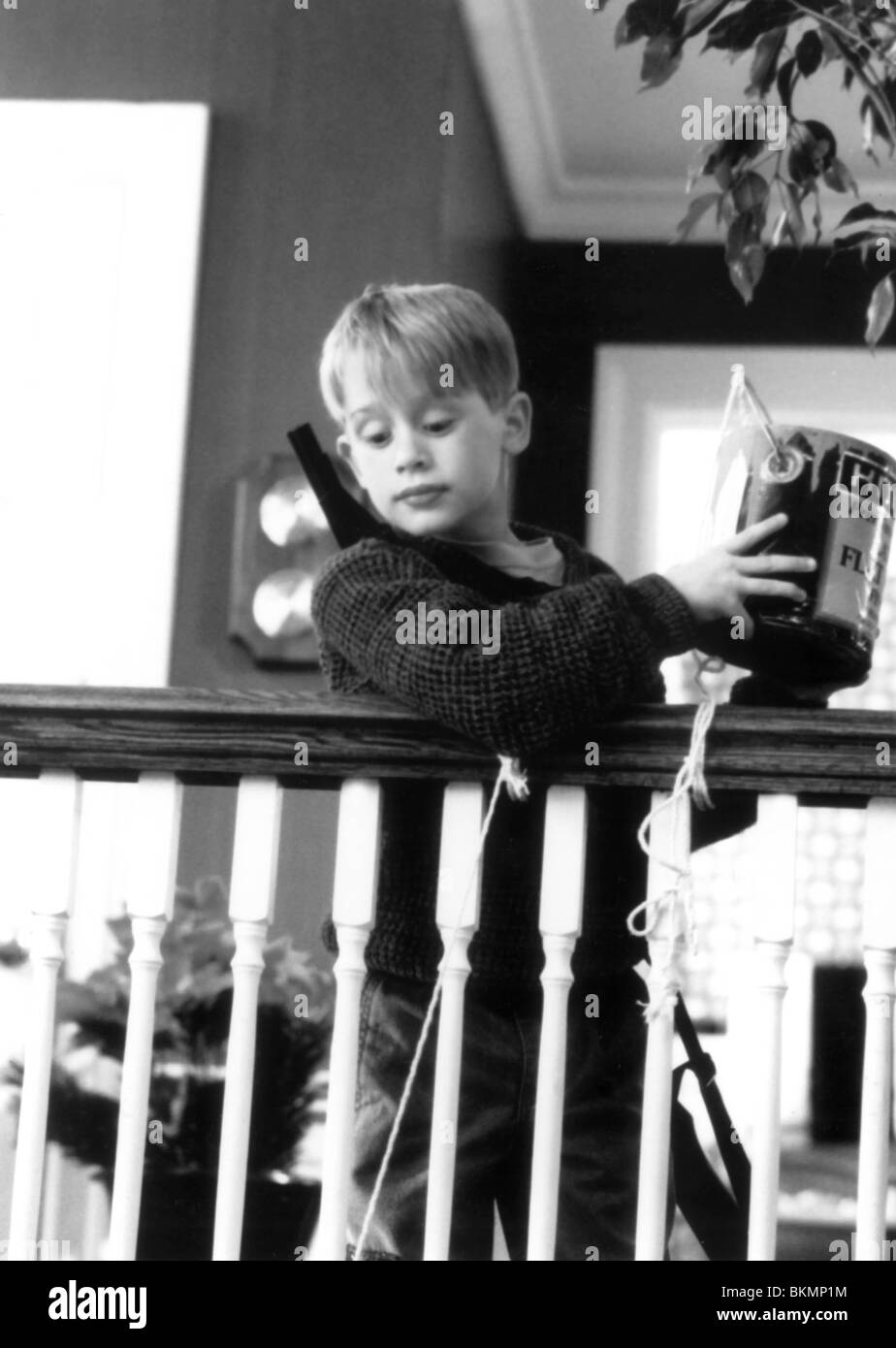 HOME ALONE (1990) MACAULAY CULKIN HMA 003P Stock Photo - Alamy