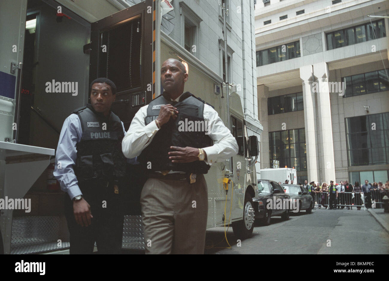 Inside man 2006 denzel hi-res stock photography and images - Alamy