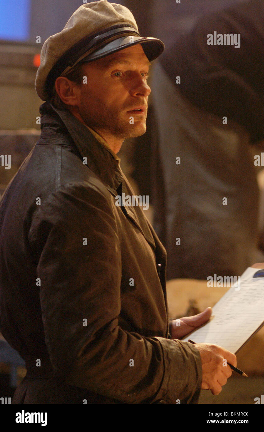 KING KONG (2005) THOMAS KRETSCHMANN KKNG 003-12 Stock Photo - Alamy