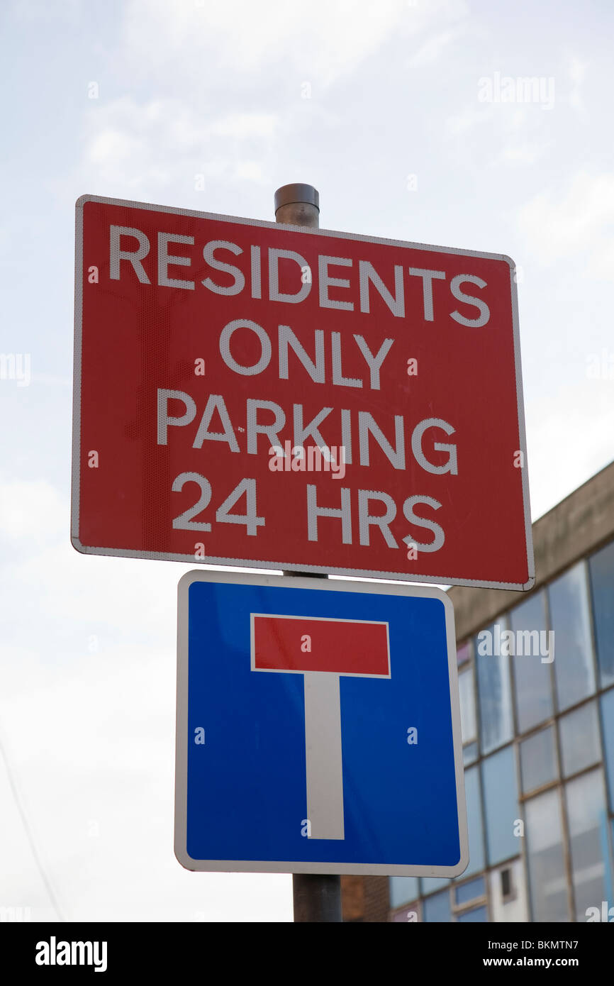 Residents only parking sign, England Stock Photo - Alamy