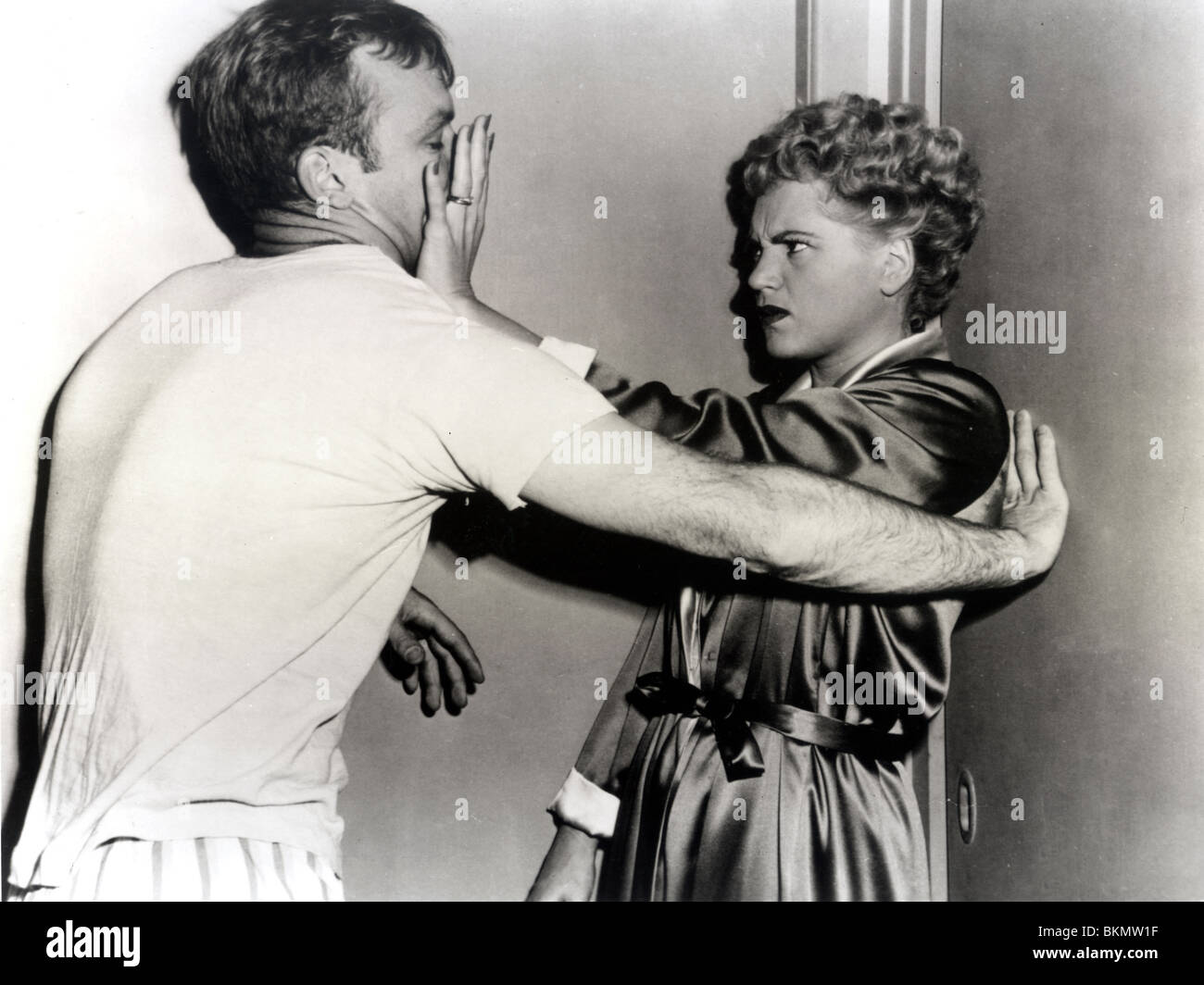 THE MARRYING KIND (1952) ALDO RAY, JUDY HOLLIDAY TMYK 001 P Stock Photo ...