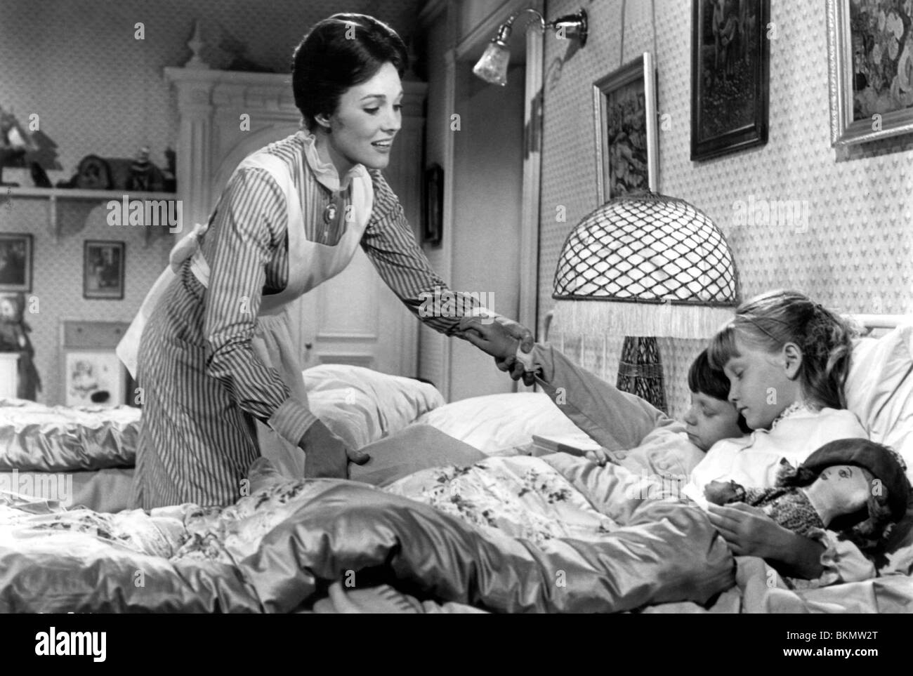 MARY POPPINS (1964) CREDIT DISNEY JULIE ANDREWS, MATTHEW GARBER, KAREN ...