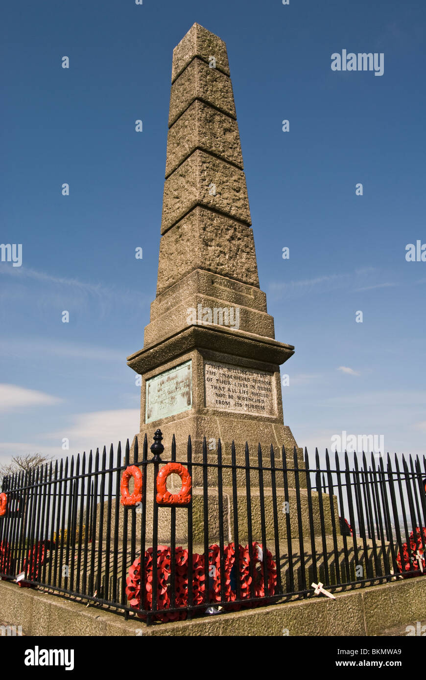 cenotaph war memorial 1939-1945 werneth low Stock Photo - Alamy