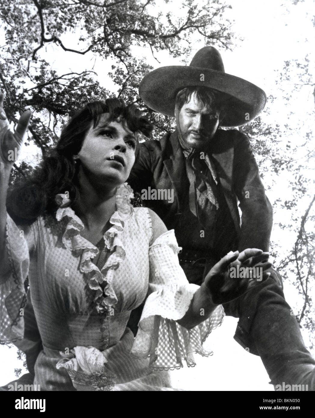 THE OUTRAGE (1964) PAUL NEWMAN, CLAIRE BLOOM ORG 003 P Stock Photo - Alamy