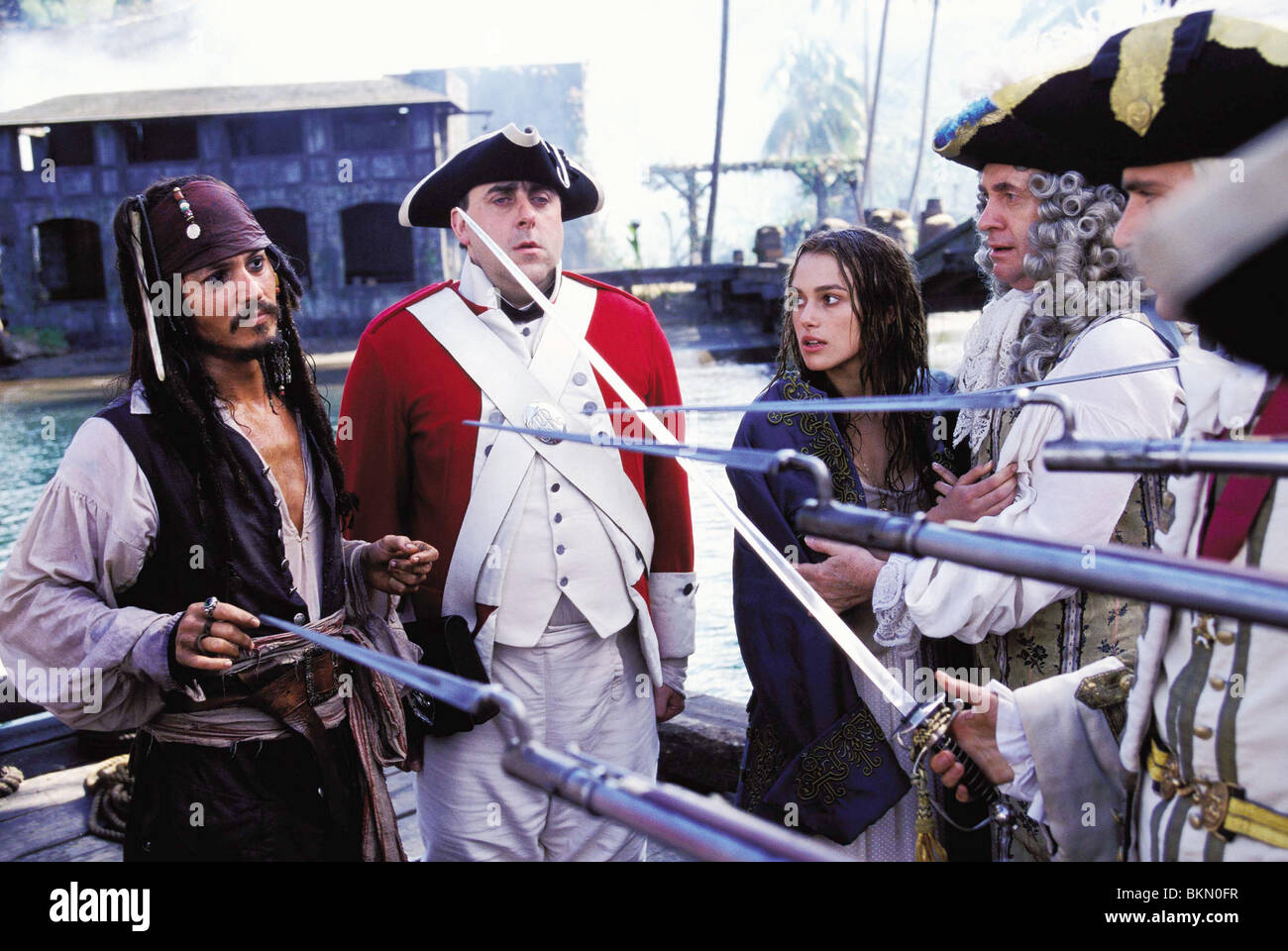 PIRATES OF THE CARIBBEAN: THE CURSE OF THE BLACK PEARL (2003) JOHNNY ...