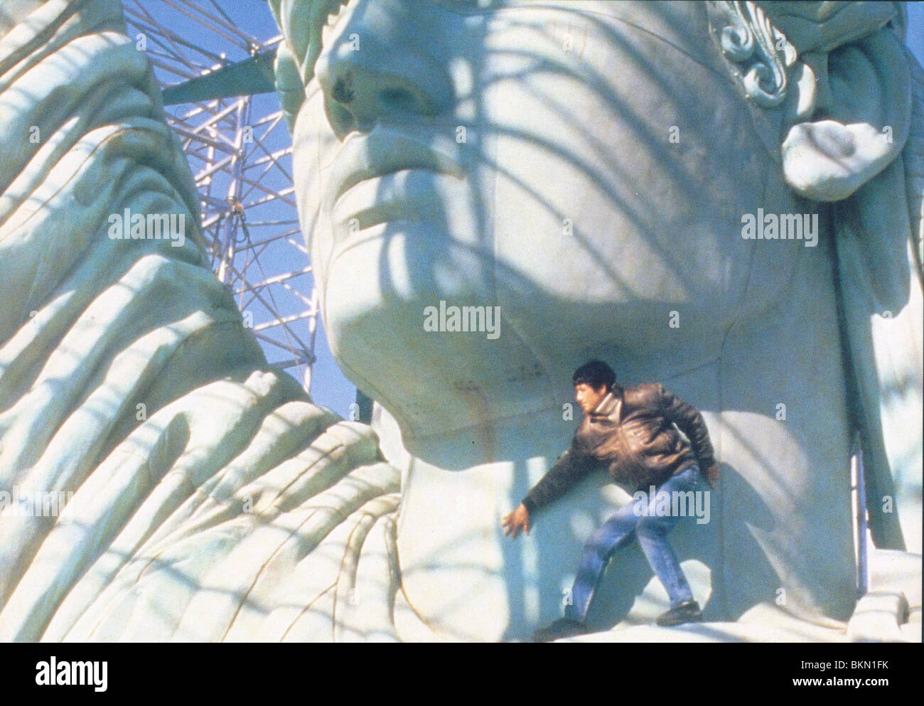 REMO: UNARMED AND DANGEROUS (1985) FRED WARD REM 007FOH Stock Photo - Alamy