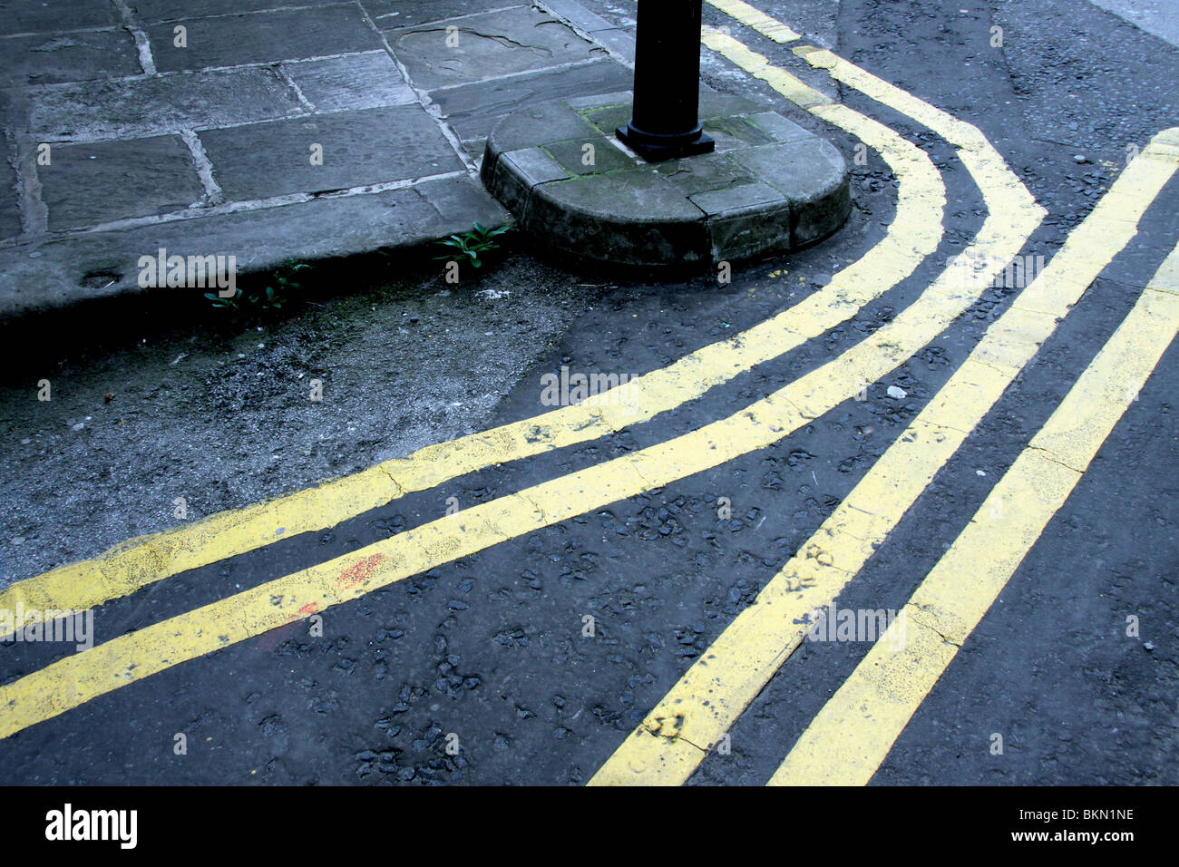 Narrow street with yellow no parking lines hi-res stock photography and ...