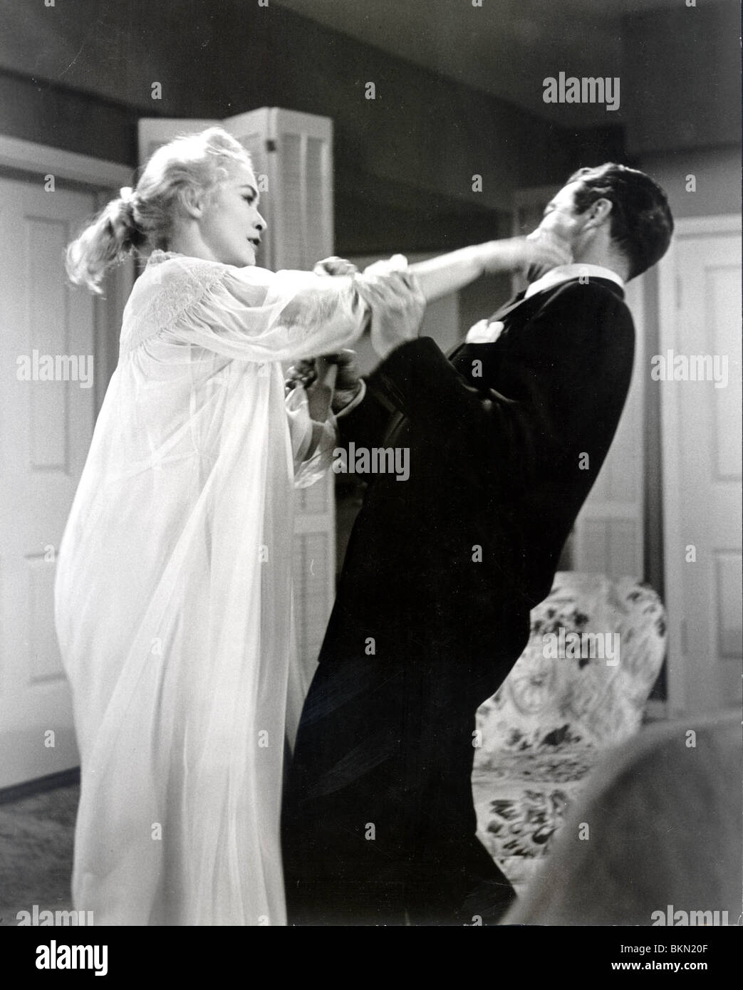 ROGUE COP (1954) JANET LEIGH, ROBERT TAYLOR ROGC 001 P Stock Photo - Alamy