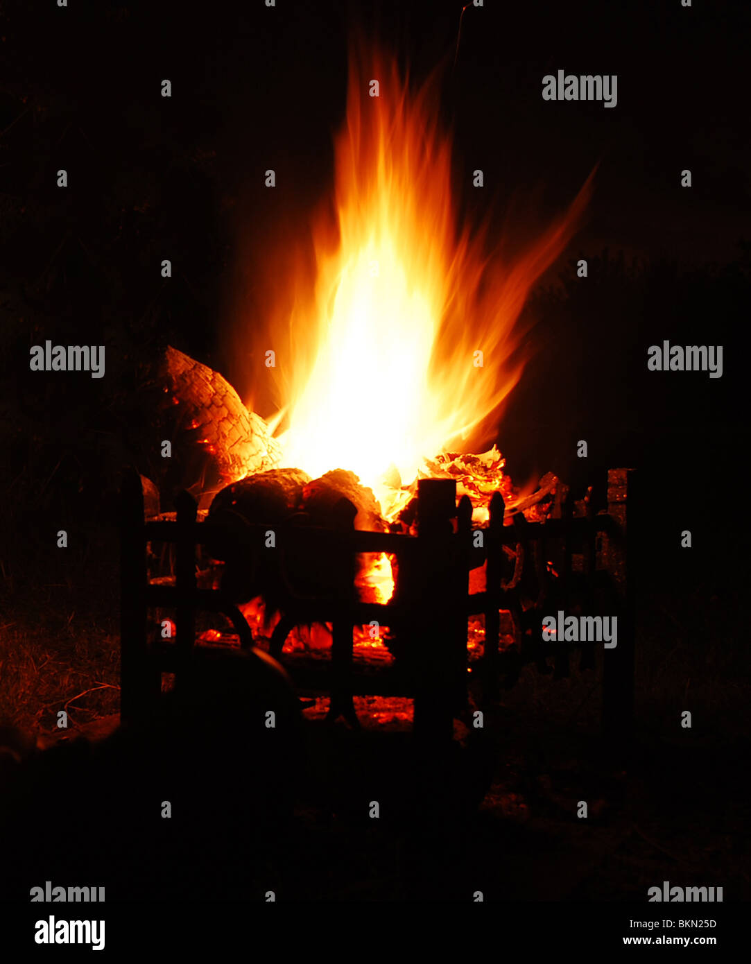 Roaring fire hi-res stock photography and images - Alamy