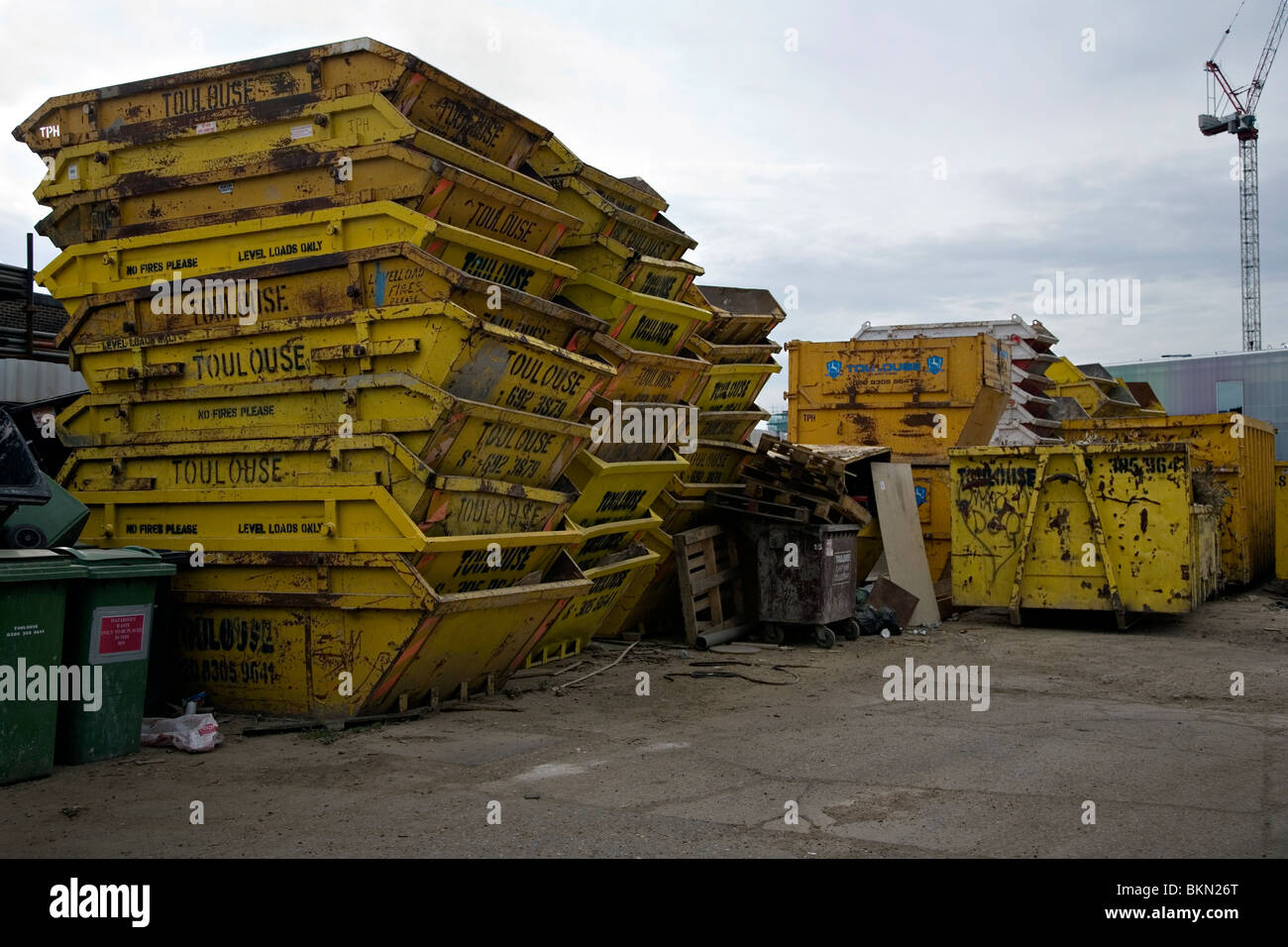 Skips hire hi-res stock photography and images - Alamy