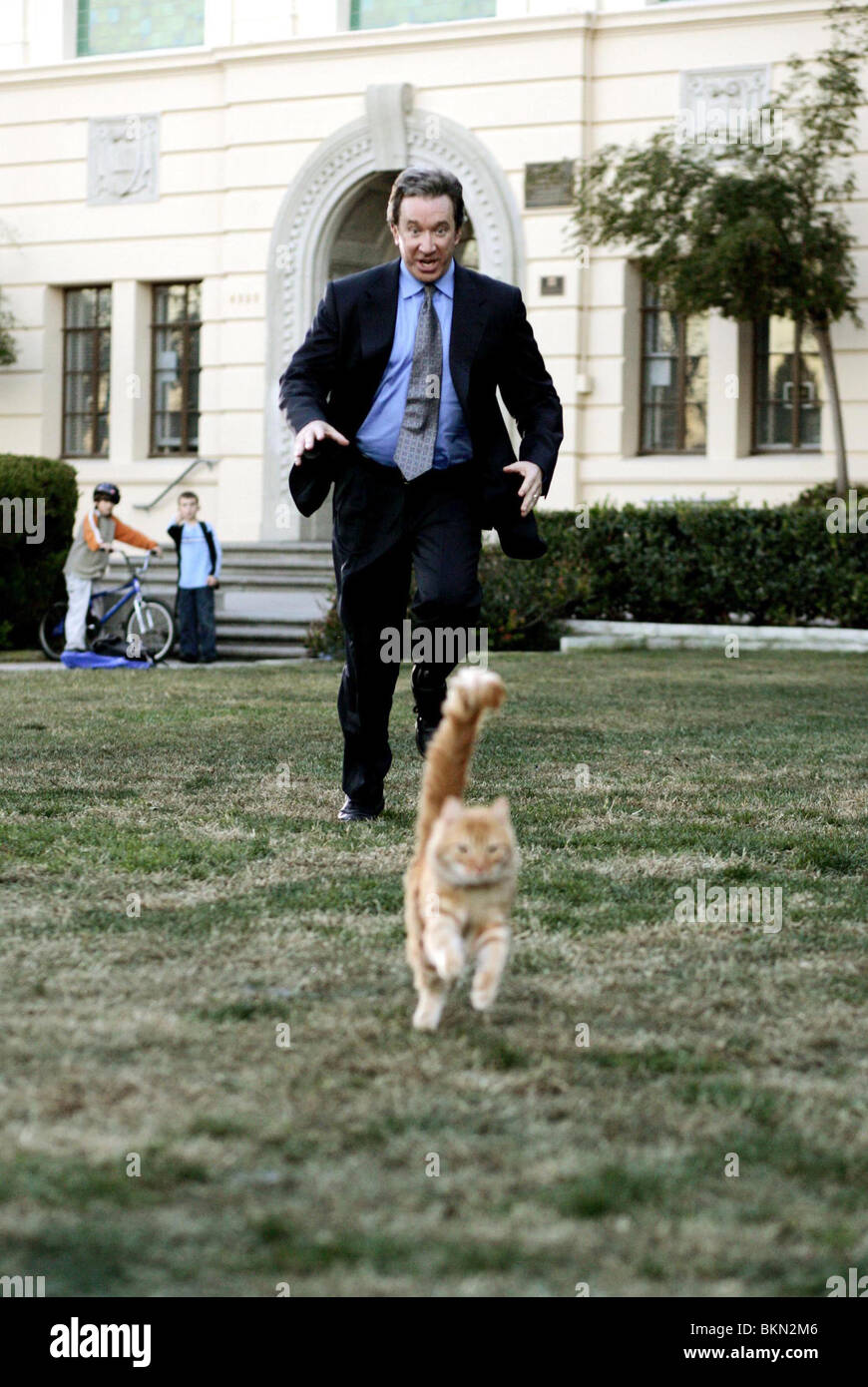 THE SHAGGY DOG (2006) TIM ALLEN CREDIT DISNEY SHGG 001-13 Stock Photo ...