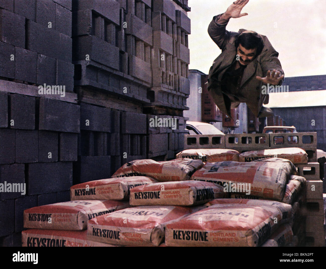 Shamus 1972 burt reynolds hi-res stock photography and images - Alamy
