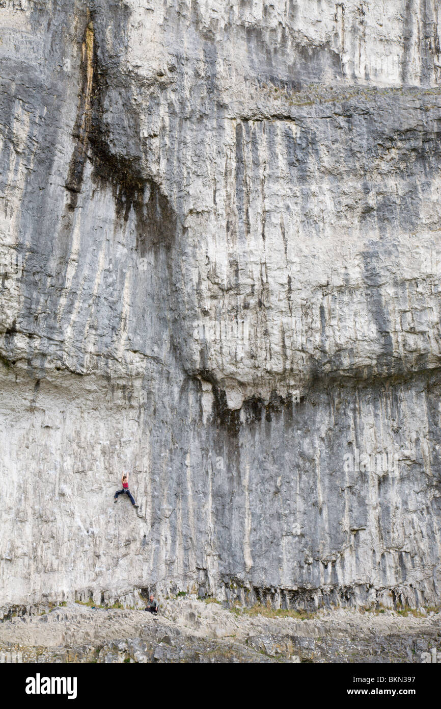 Limestone rock, cliff face at "Malham Cove", Yorkshire Dales, England ...