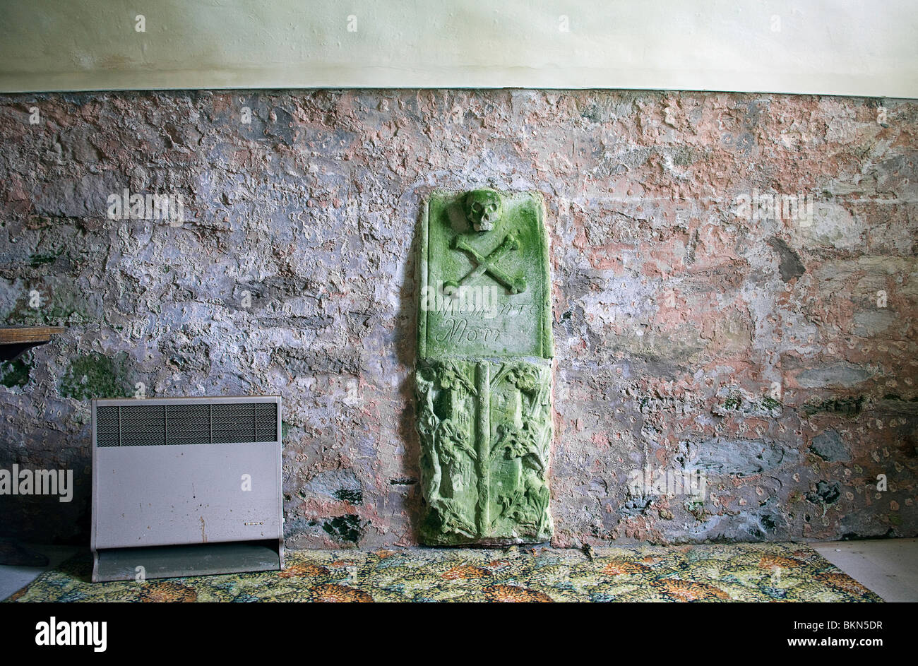 Oldest gravestone hi-res stock photography and images - Alamy