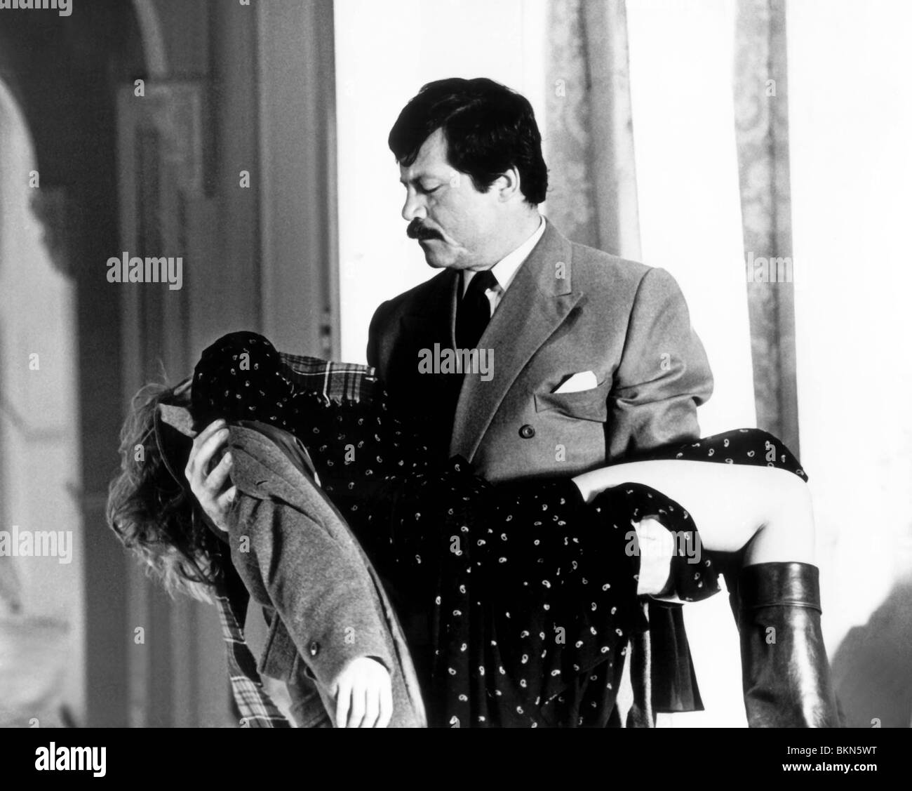 Venom 1981 oliver reed hi-res stock photography and images - Alamy