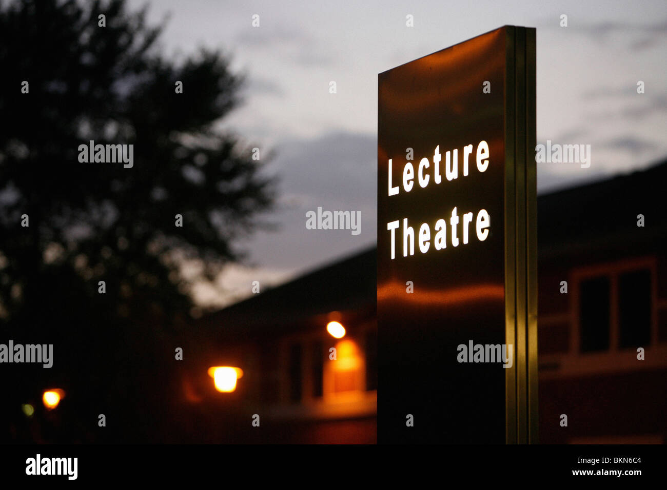 Lecture theatre sign at a university campus Stock Photo - Alamy