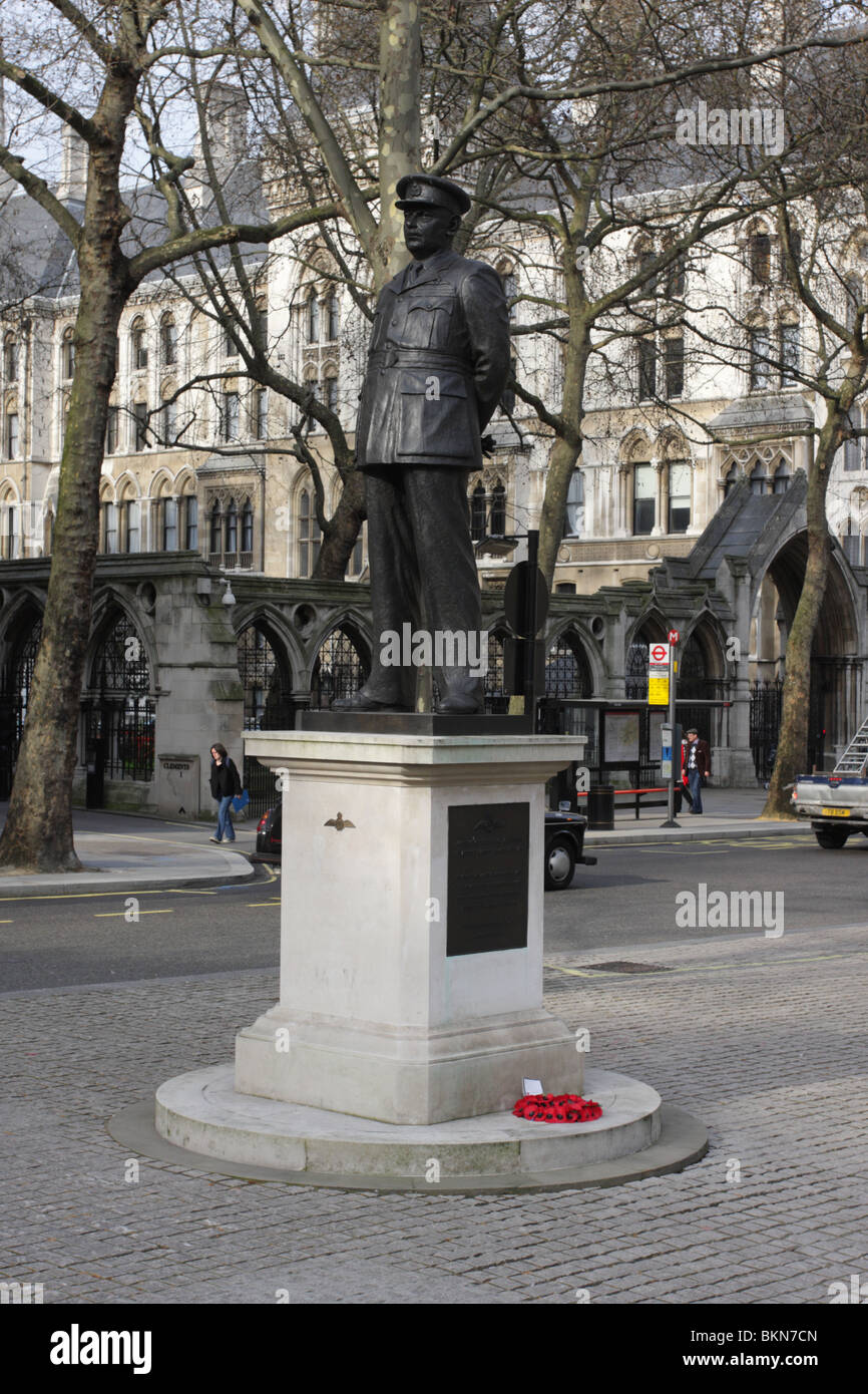 Bronze statue of Sir Arthur Harris created by renown sculptress Faith ...
